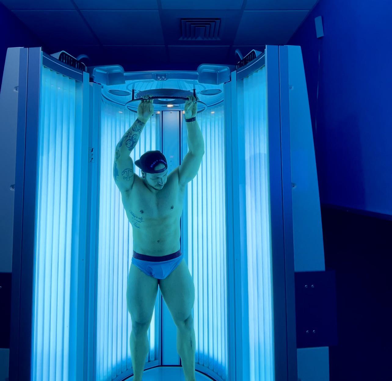 Come give me a visit if you want some tan lines | Scrolller