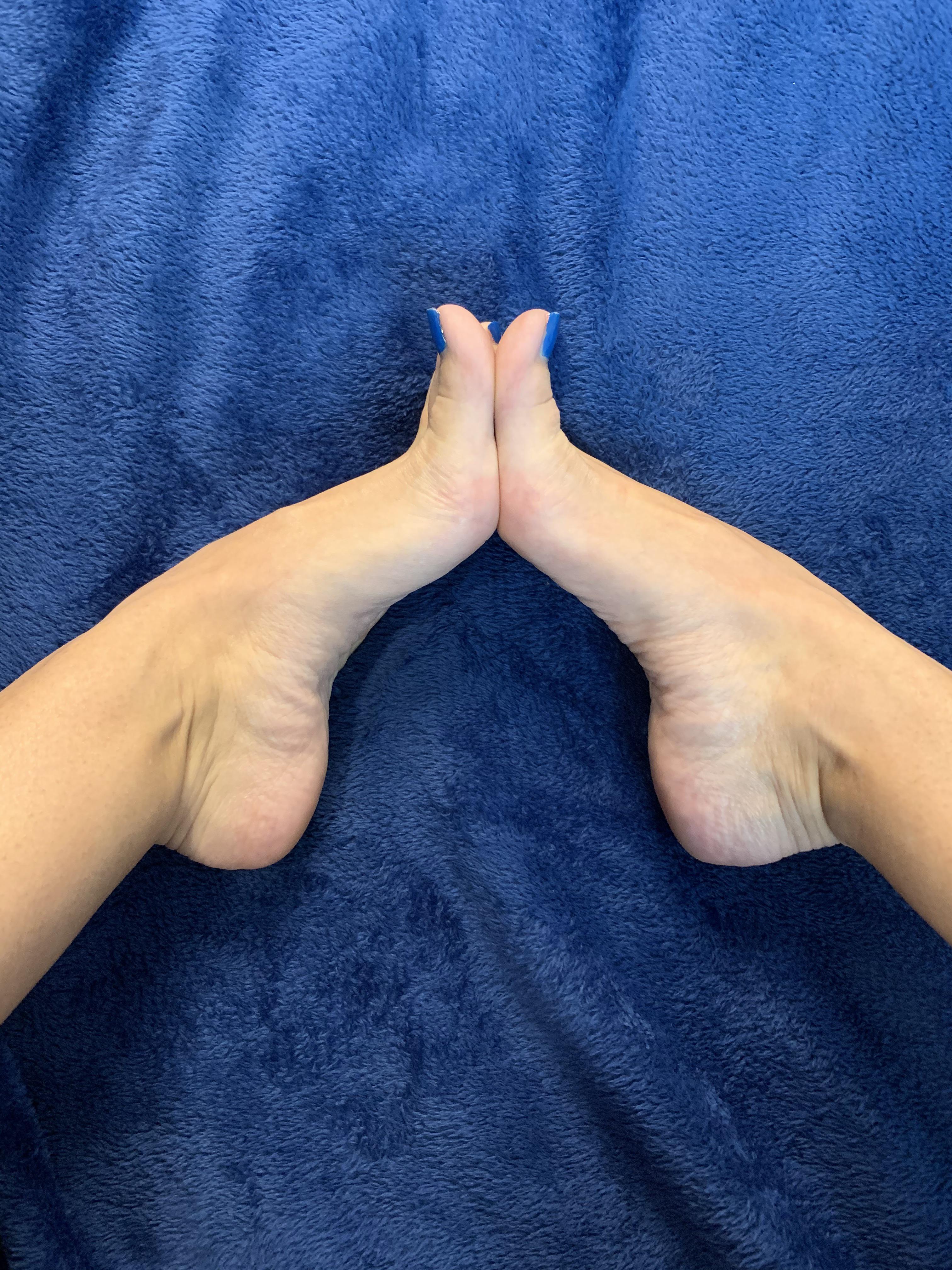 Come rub my arches | Scrolller