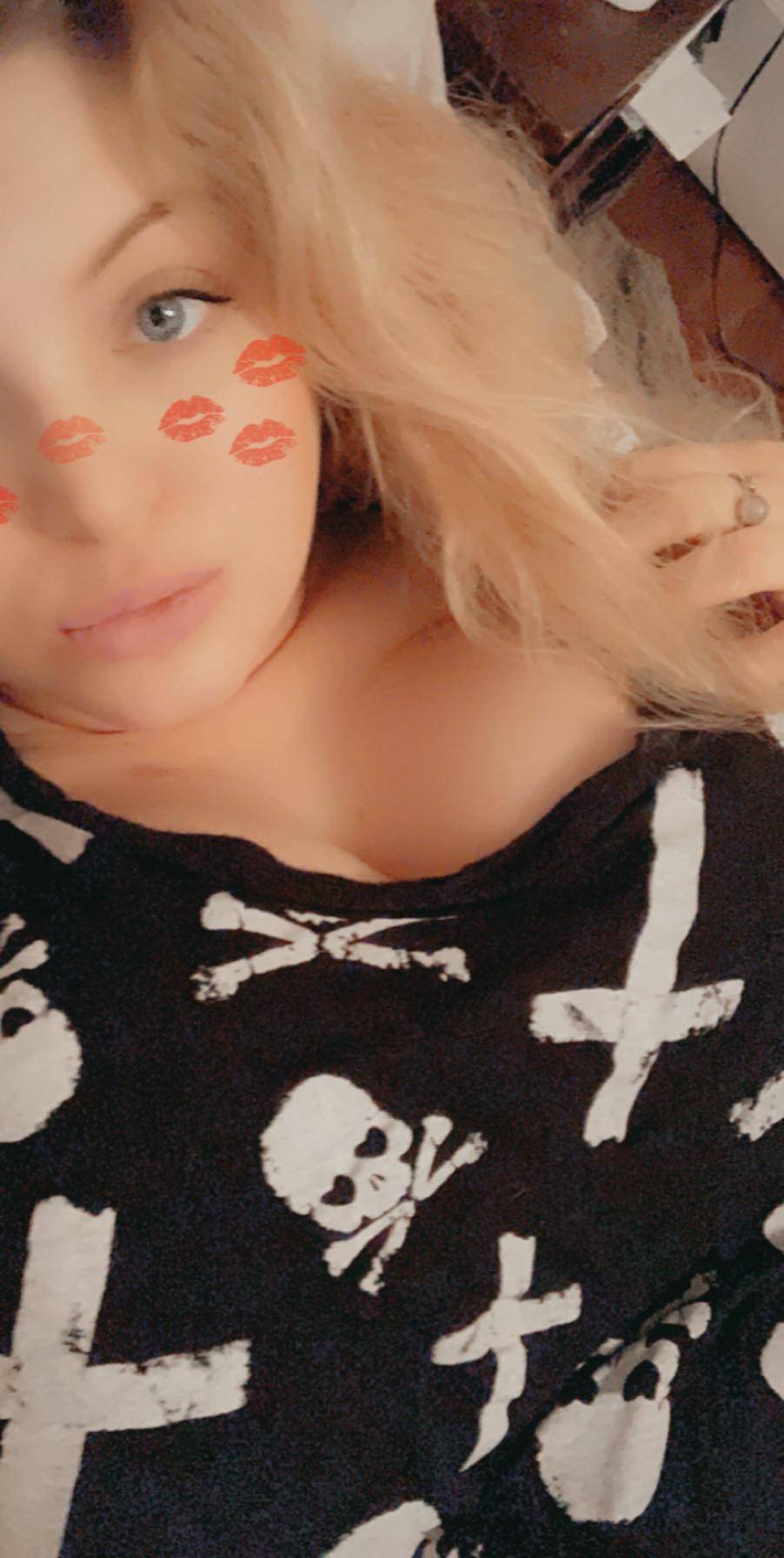 Come see me with my clothes off? Please? Onlyfans link in comments. DMs are open. 😘 | Scrolller