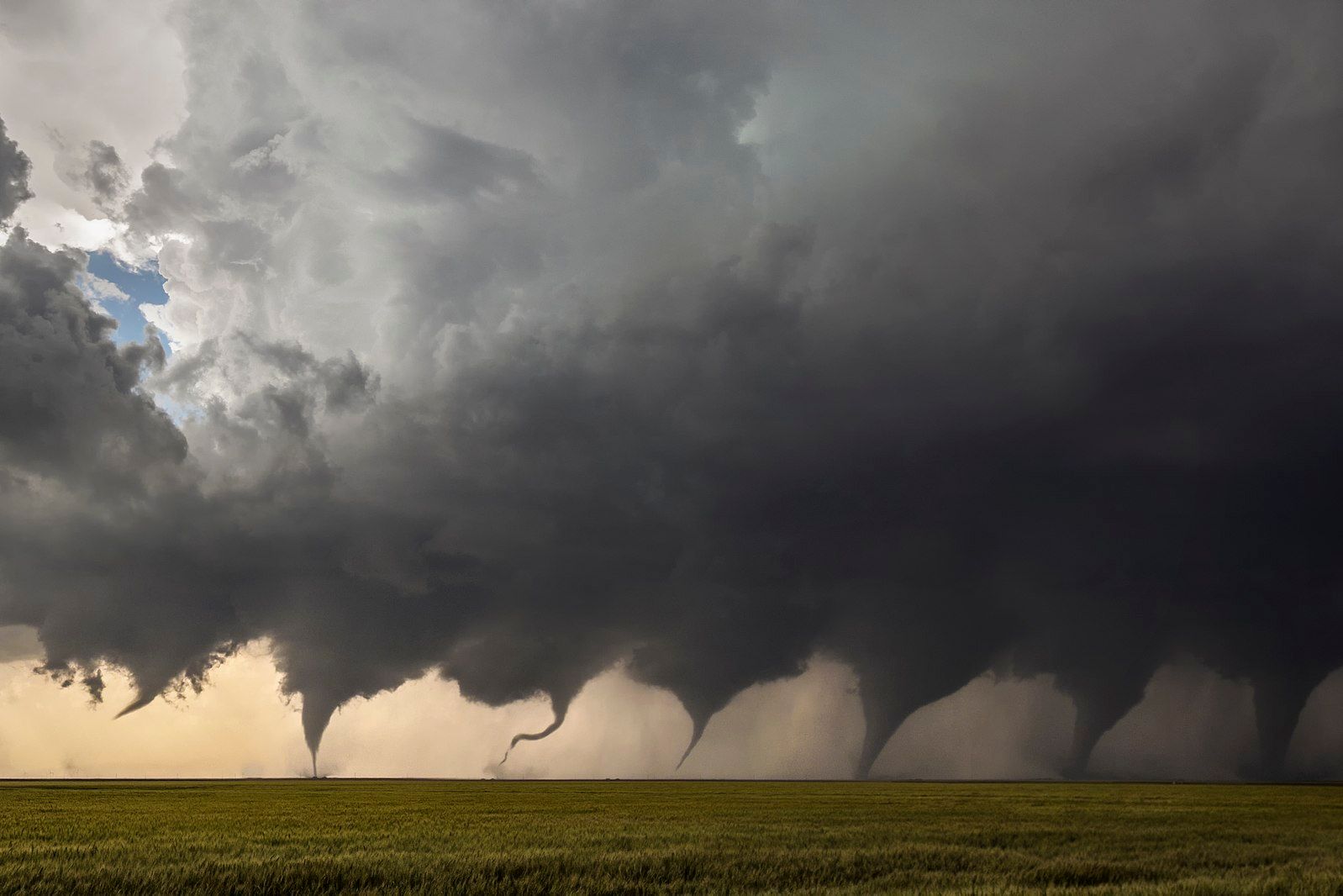 Composite of eight images of a tornado forming in Kansas (Jason Weingart) | Scrolller