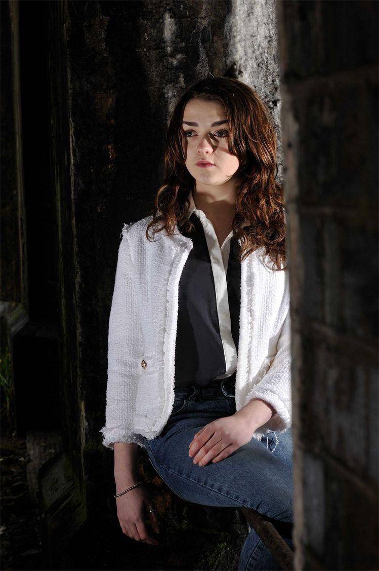 Contemplative Maisie | Scrolller