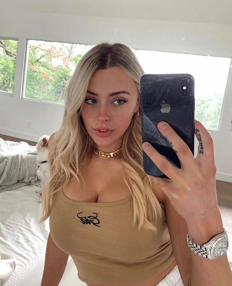 Corinna 😍 | Scrolller