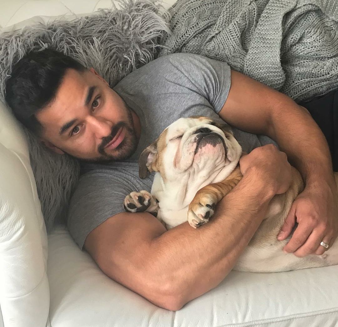 Couch cuddling | Scrolller