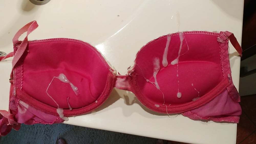 Cousin's 32B | Scrolller