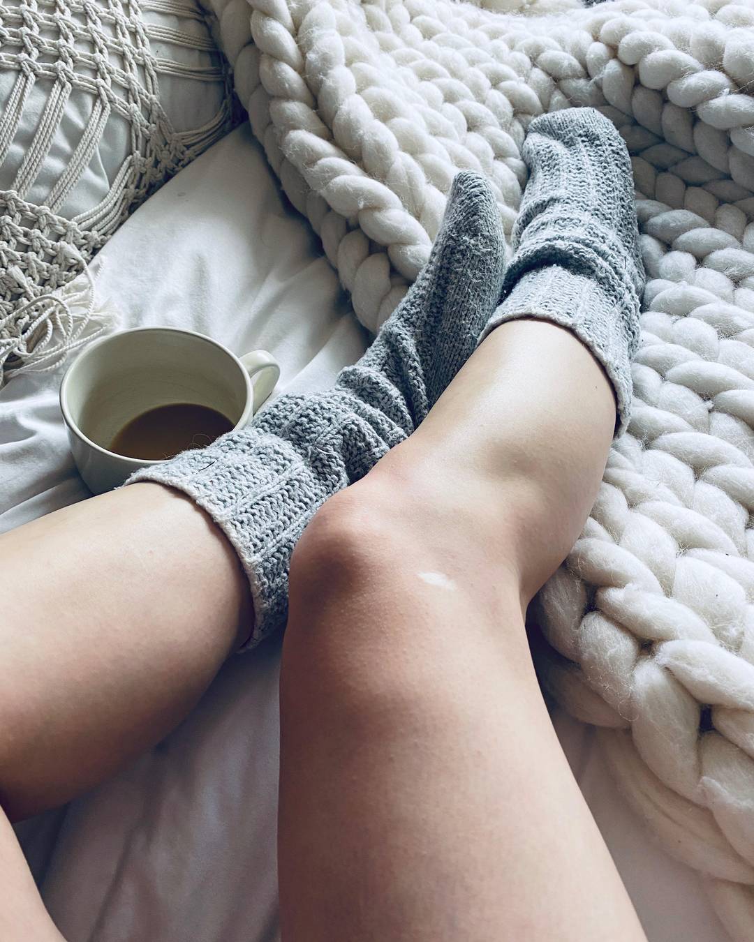 Cozy vibes today... who wants to cuddle with me [f]? | Scrolller