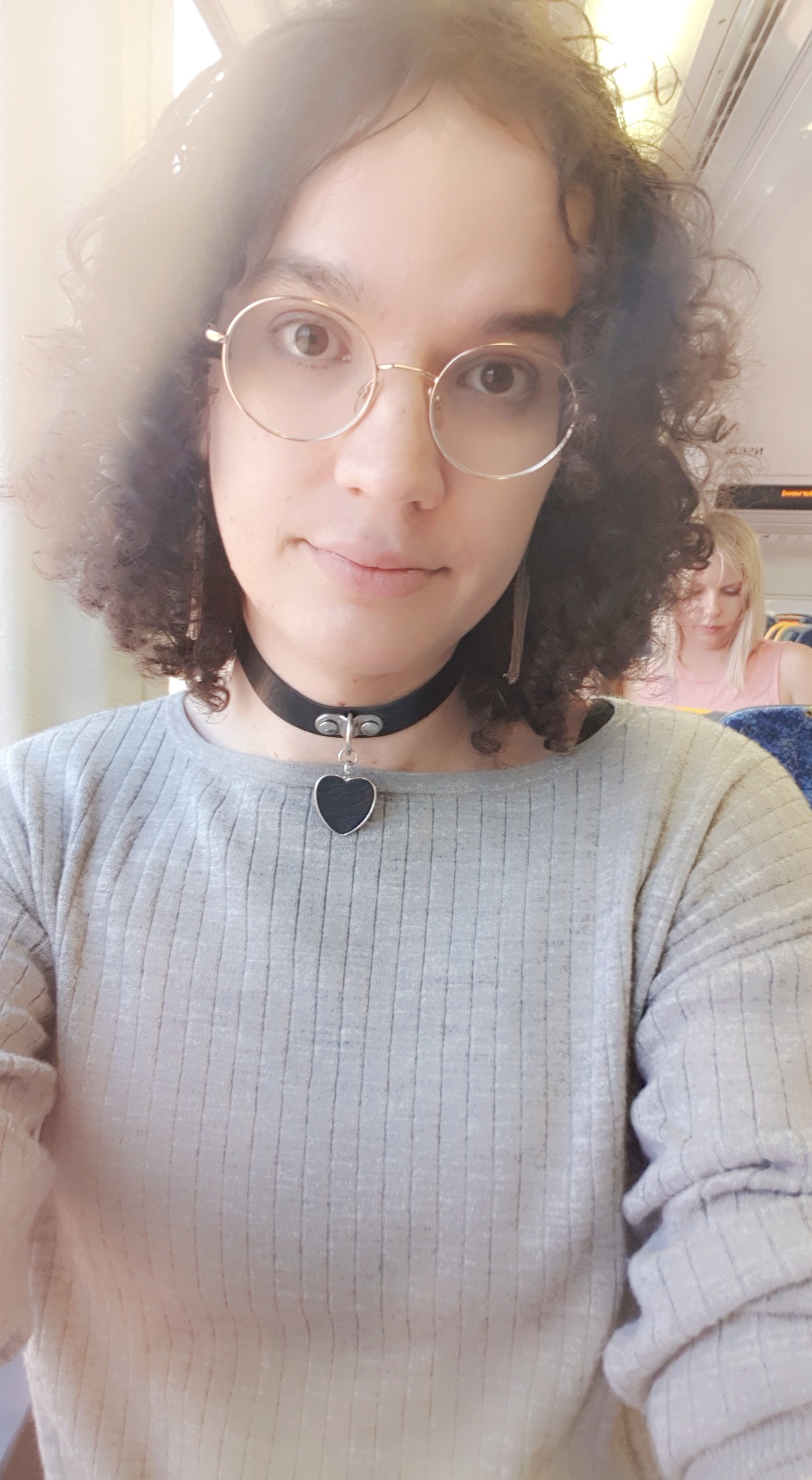 cracked screen = free lens flare | Scrolller