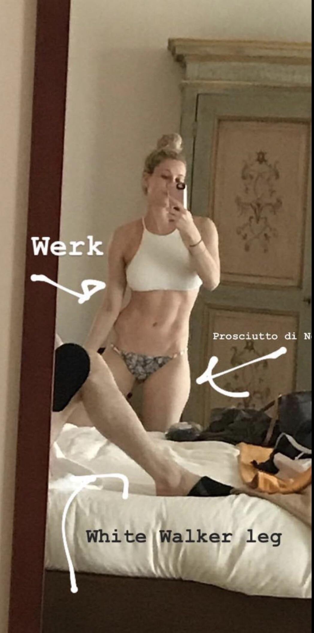 Critique | Scrolller