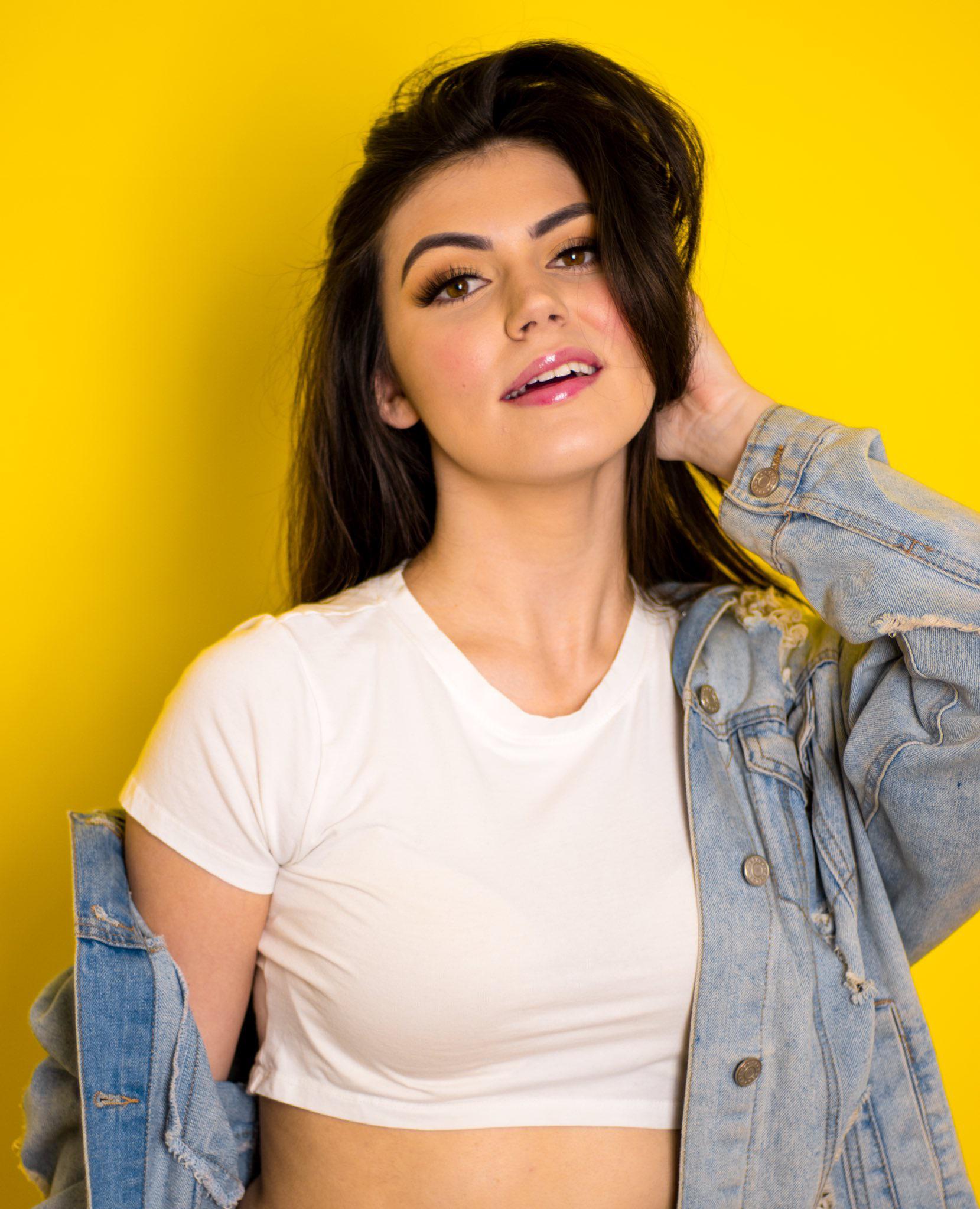Crop Top Mikaela Scrolller