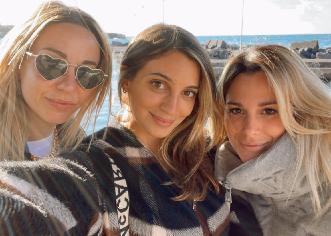 Crowded selfie | Scrolller