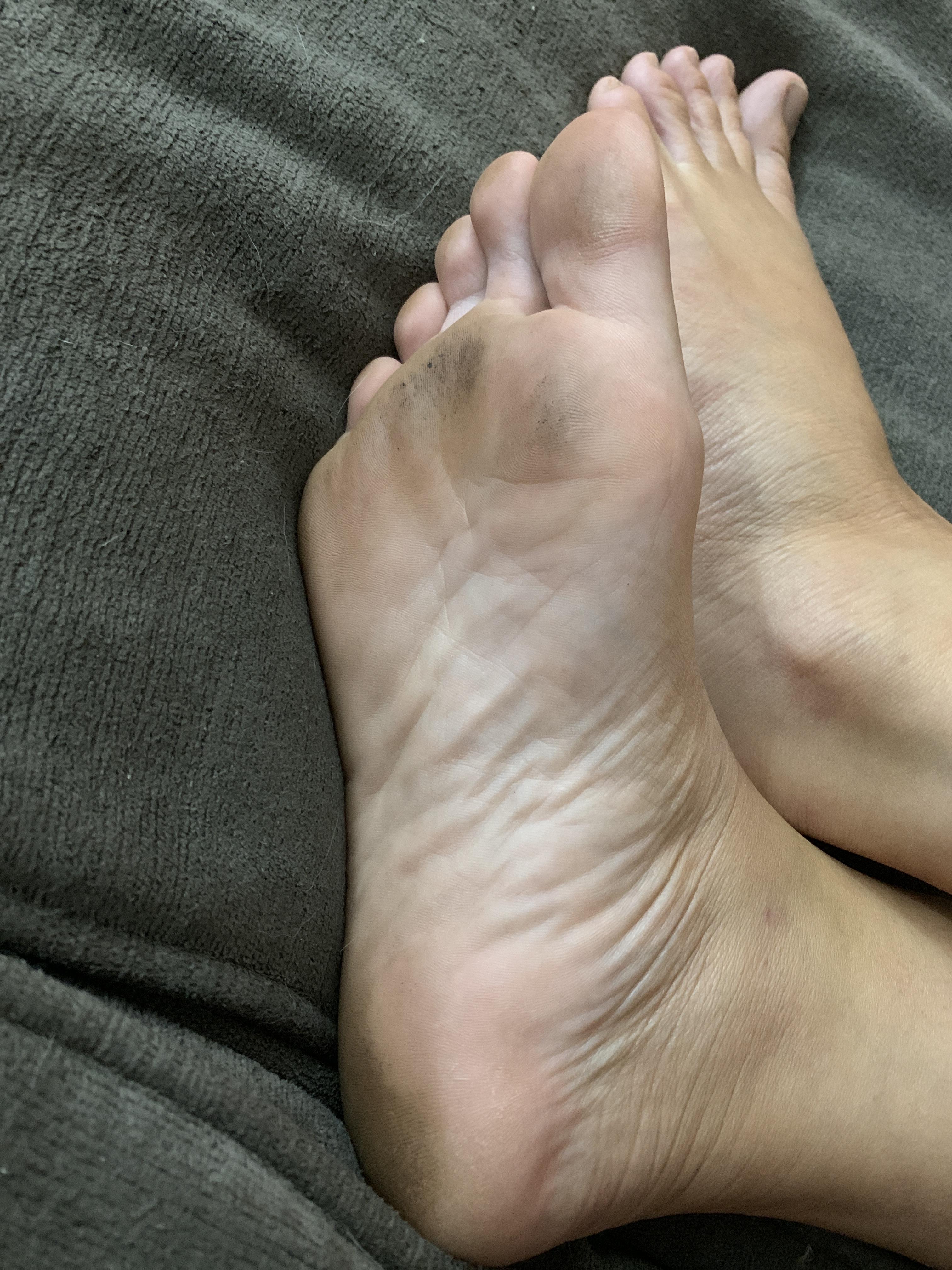 Cum help me wash my feet | Scrolller