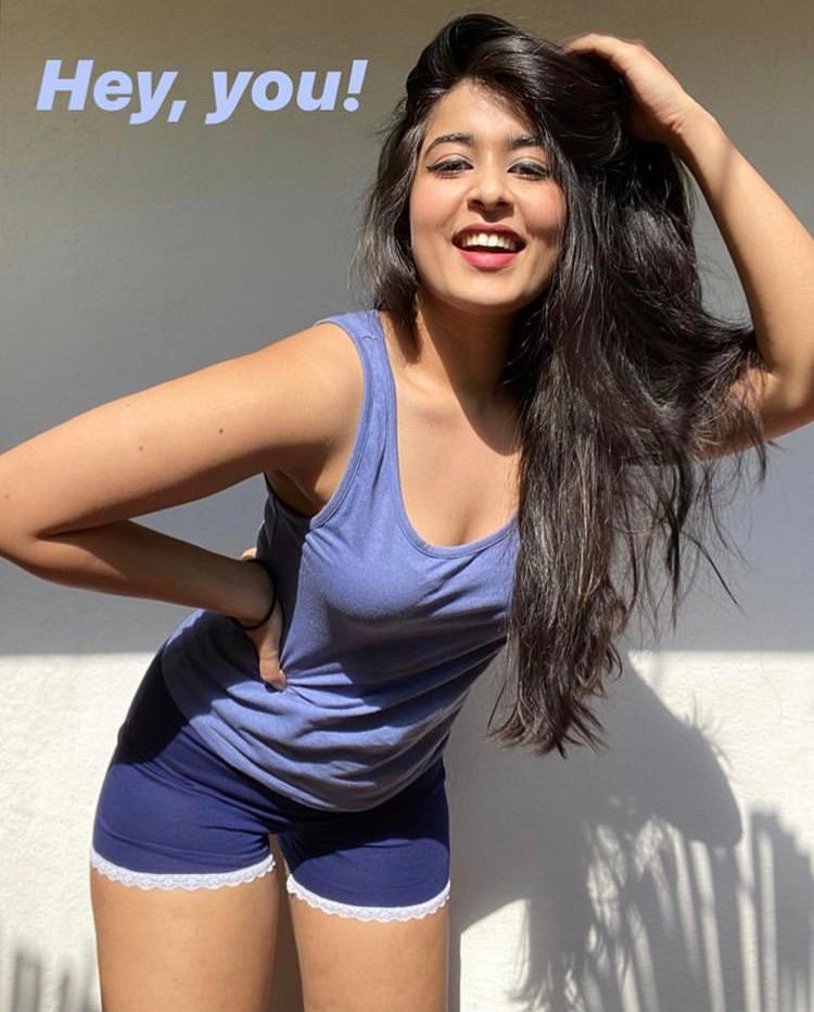 Curvy sensation | Scrolller