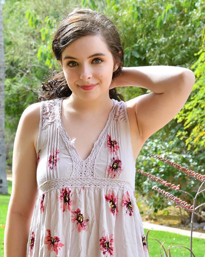 Cute brunette in the garden | Scrolller