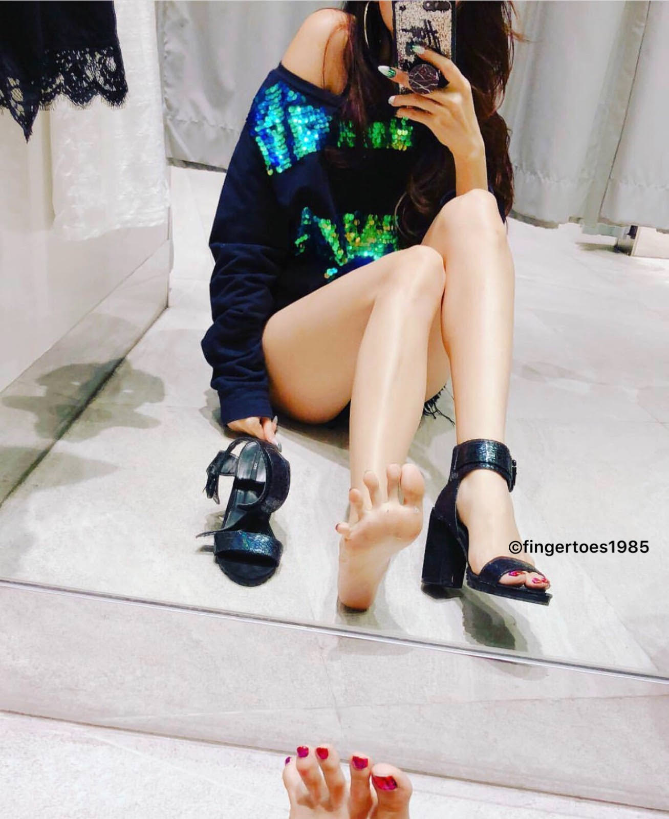 Cute Feet - Long Toes | Scrolller