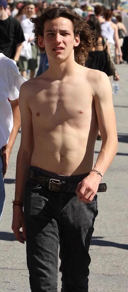 Cute guy | Scrolller