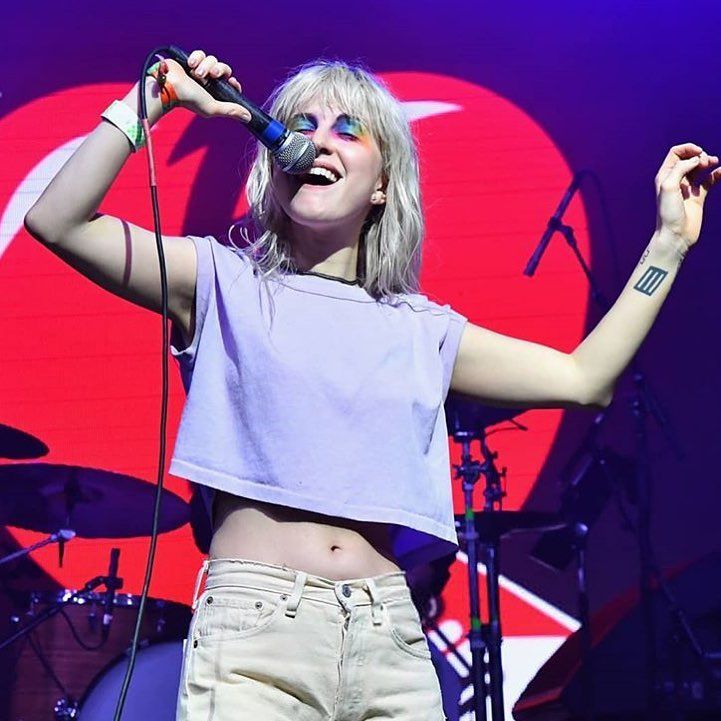 Cute Midriff | Scrolller