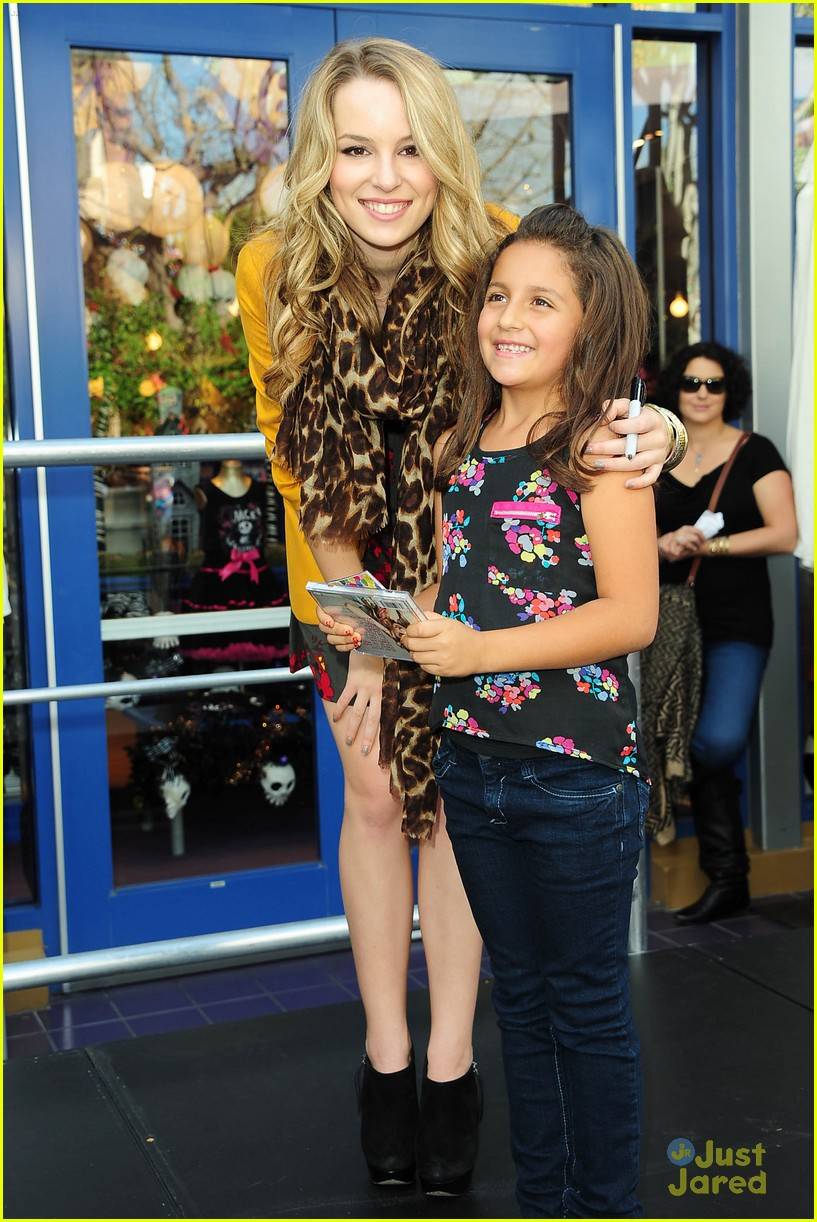 Daily Bridgit: With a fan | Scrolller