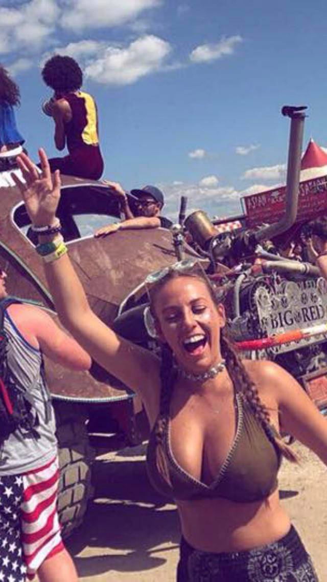 Daily dani | Scrolller