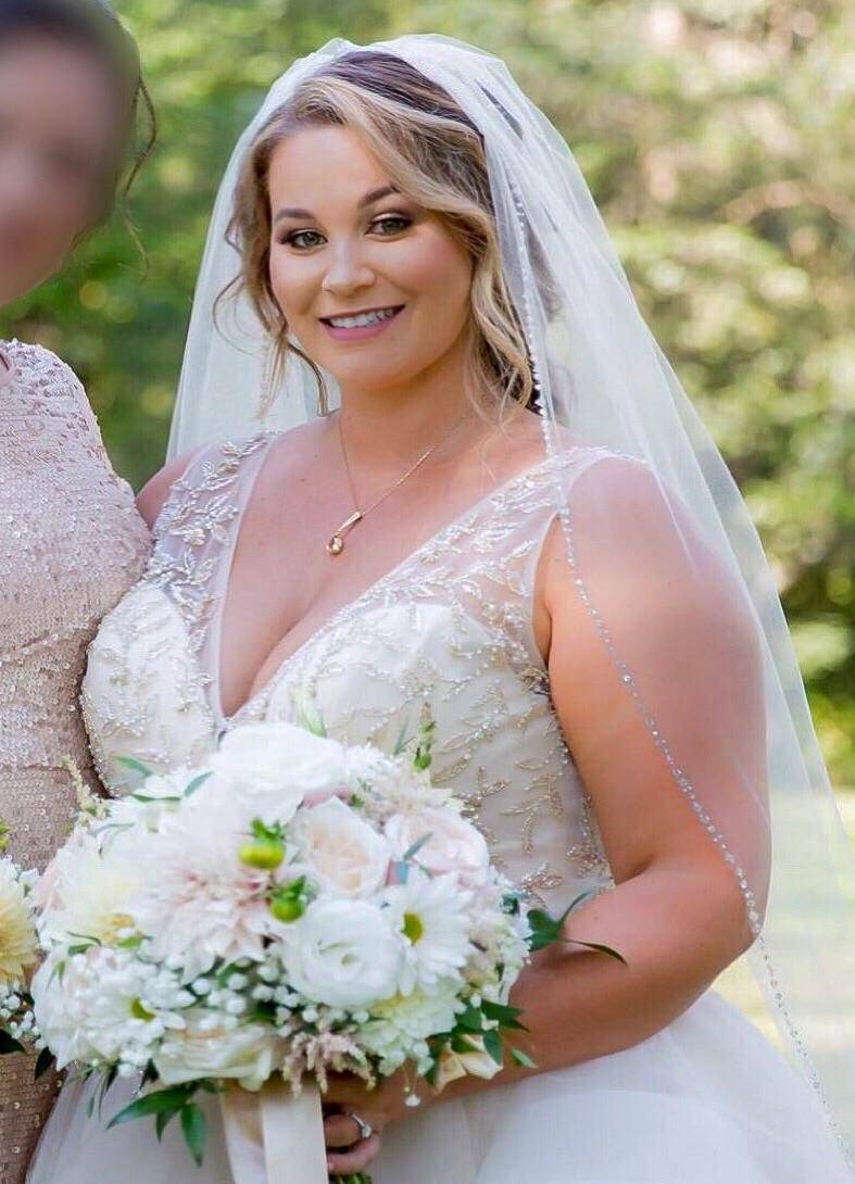 DAMN forgot how BIG she was for her wedding! | Scrolller