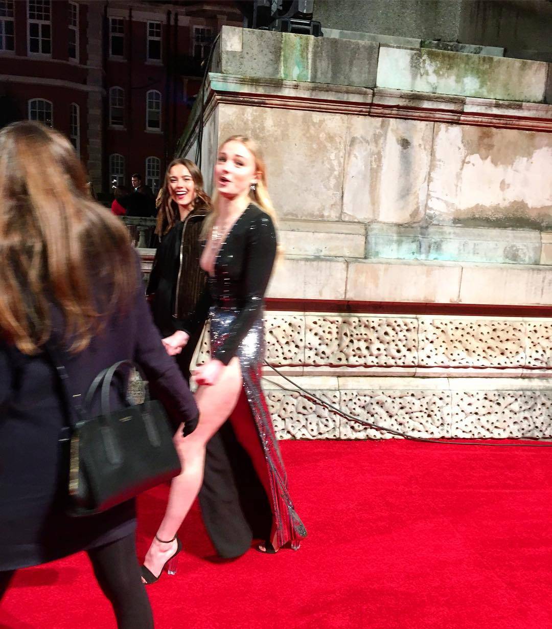 Damn leg | Scrolller