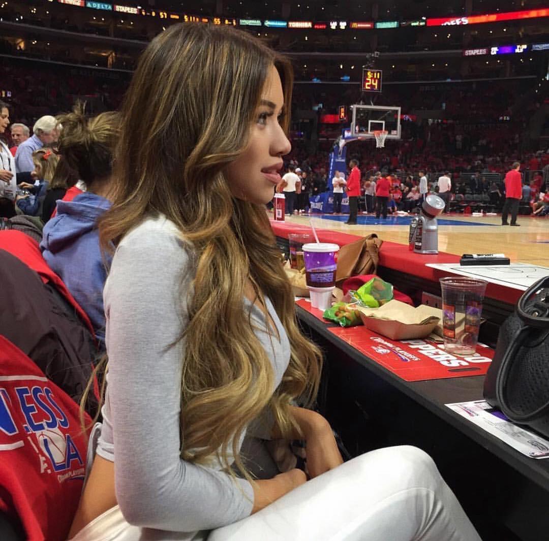 Damn she fine | Scrolller