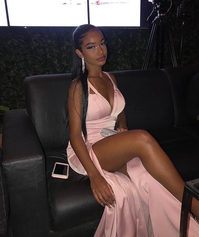 Daniela Santos | Scrolller