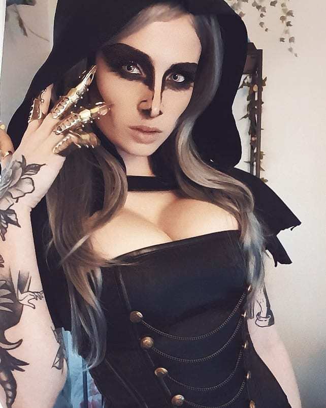 Dark lady | Scrolller