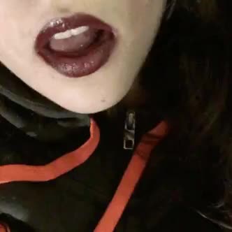 Dark lipstick | Scrolller