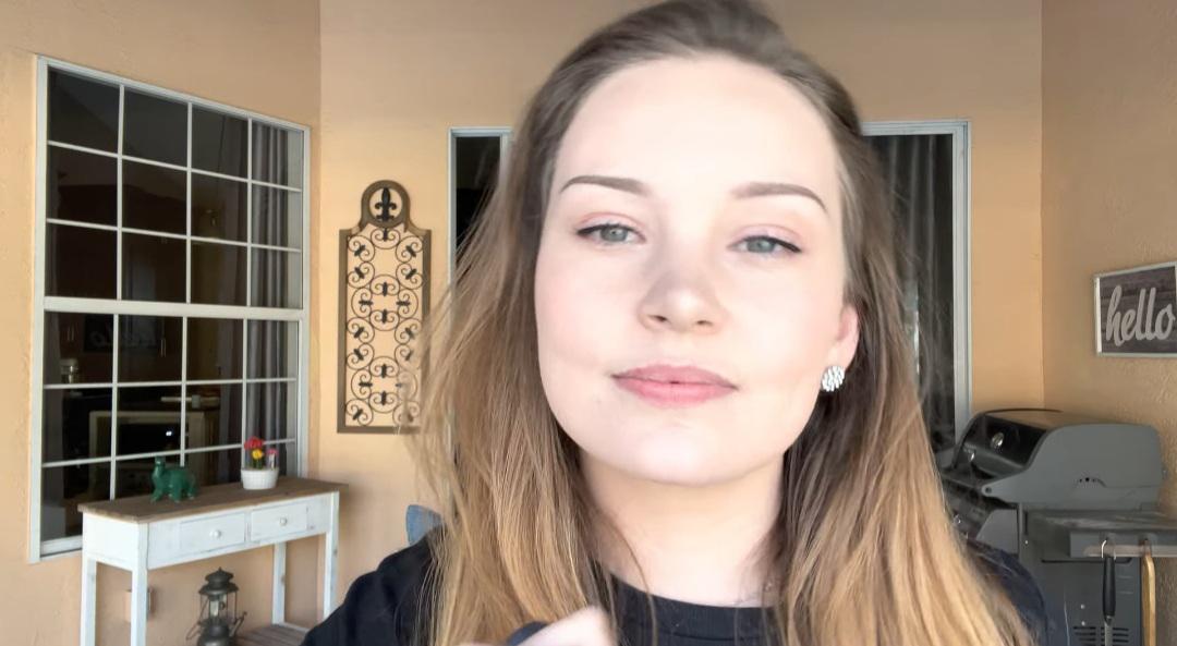 Darling looking super cute in her new video | Scrolller