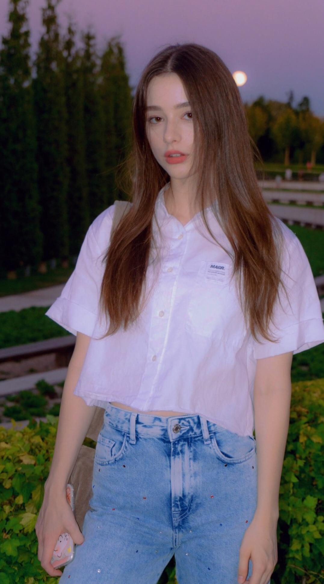 Dasha Taran | Scrolller