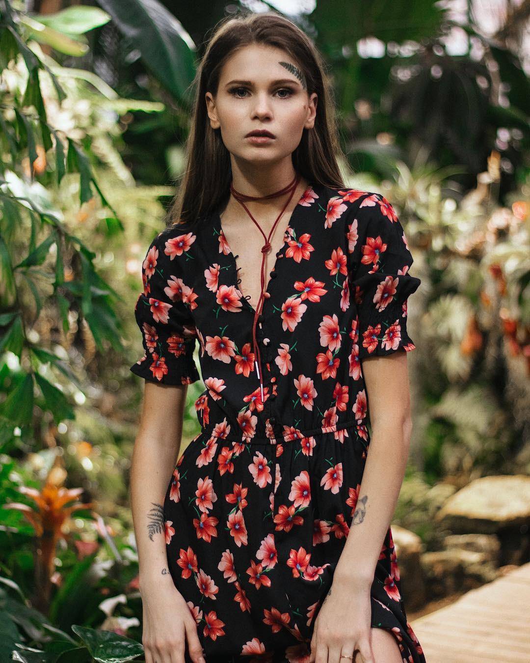 Dasha Tomatto | Scrolller