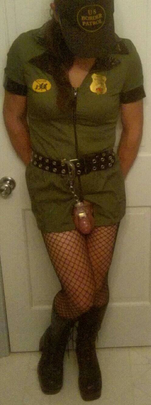 Day 14; border patrol switched cages on me and said i could help out if i stayed locked | Scrolller