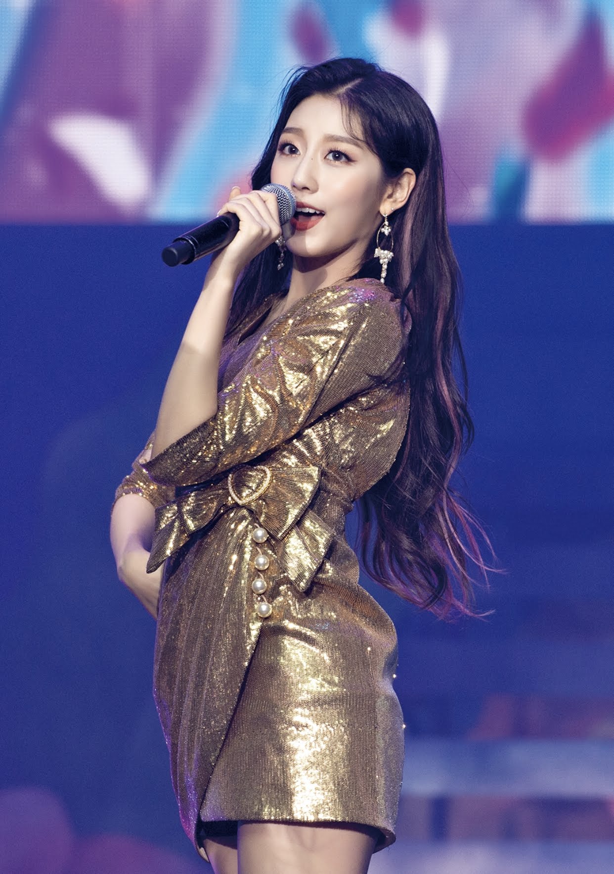 Dazzling Yein | Scrolller
