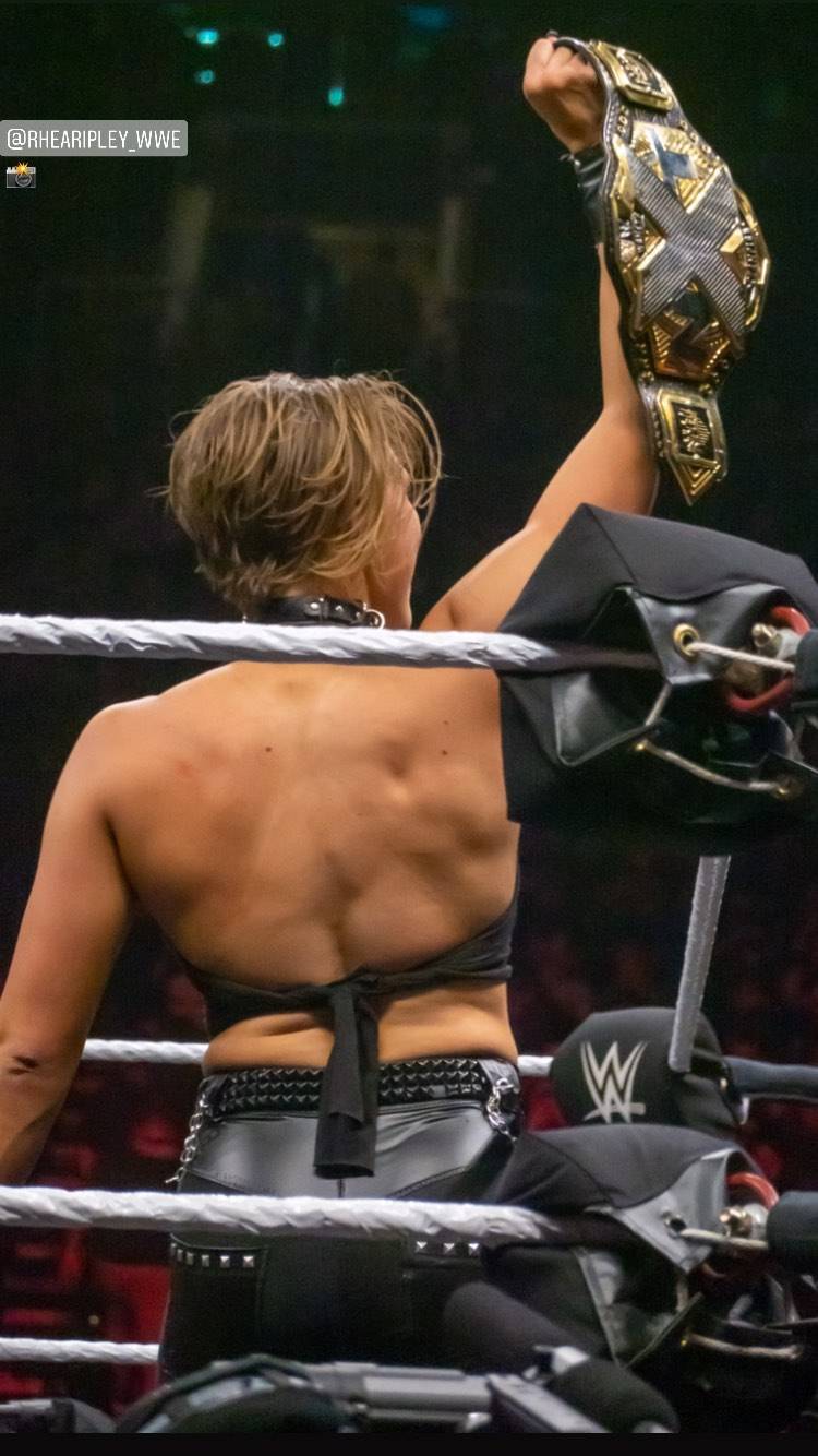 Defined back | Scrolller