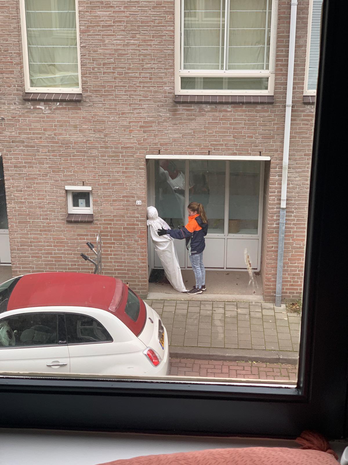 Delivery girl derlivering what..? | Scrolller