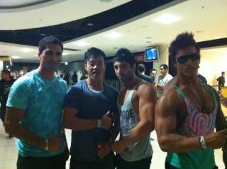 Dem Shoulders.. | Scrolller