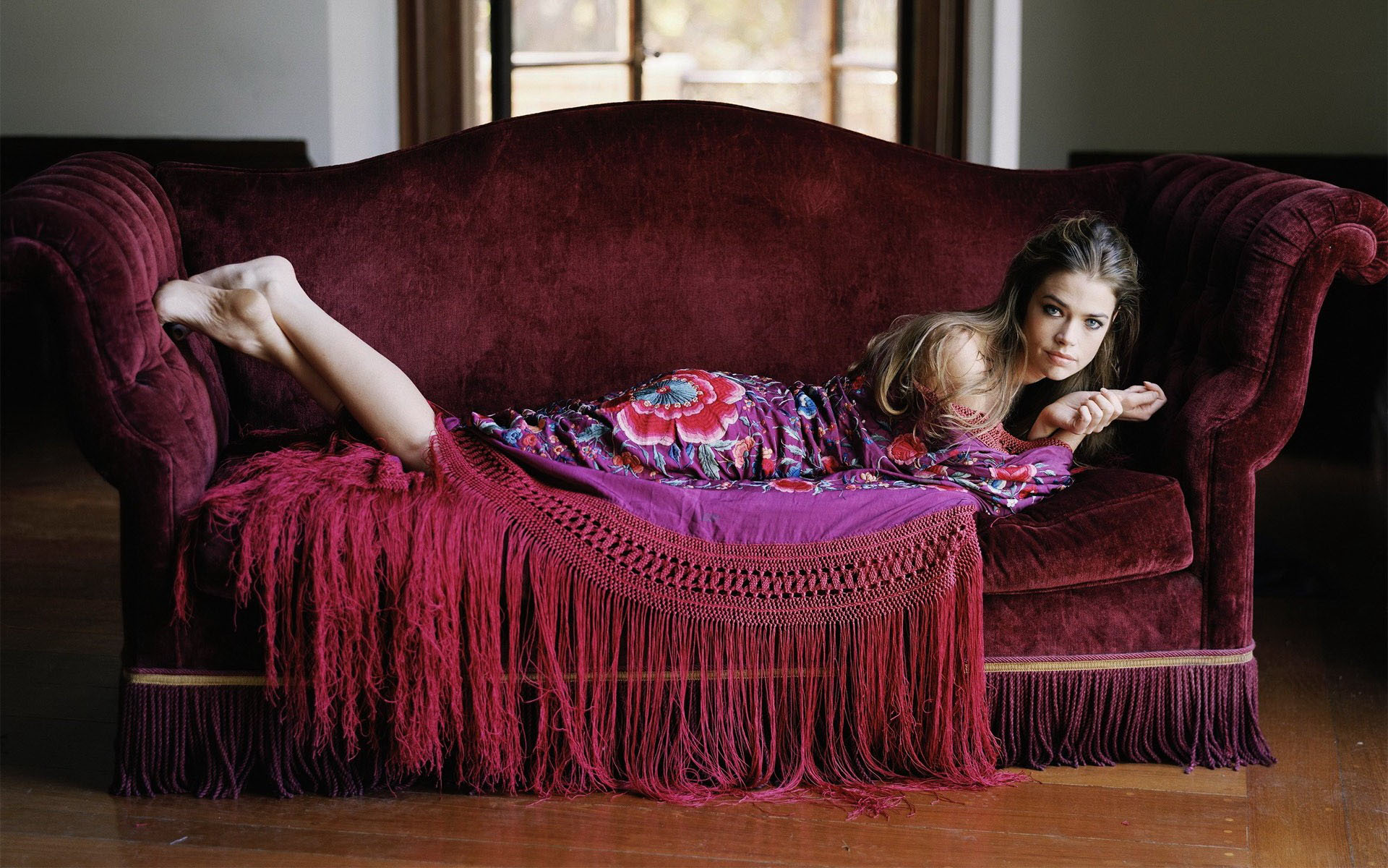 Denise posing on the sofa | Scrolller