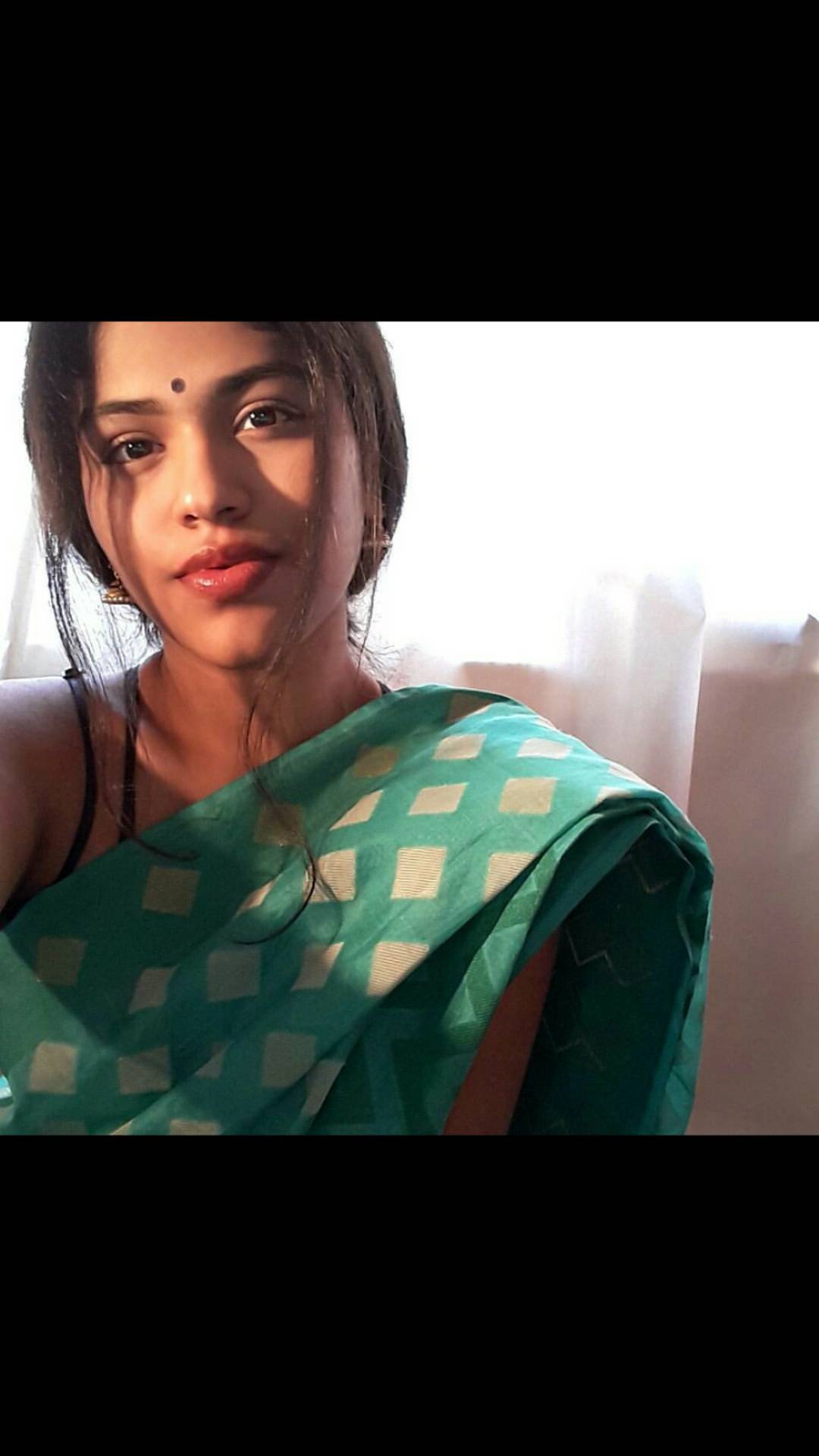 Desi Girl Scrolller