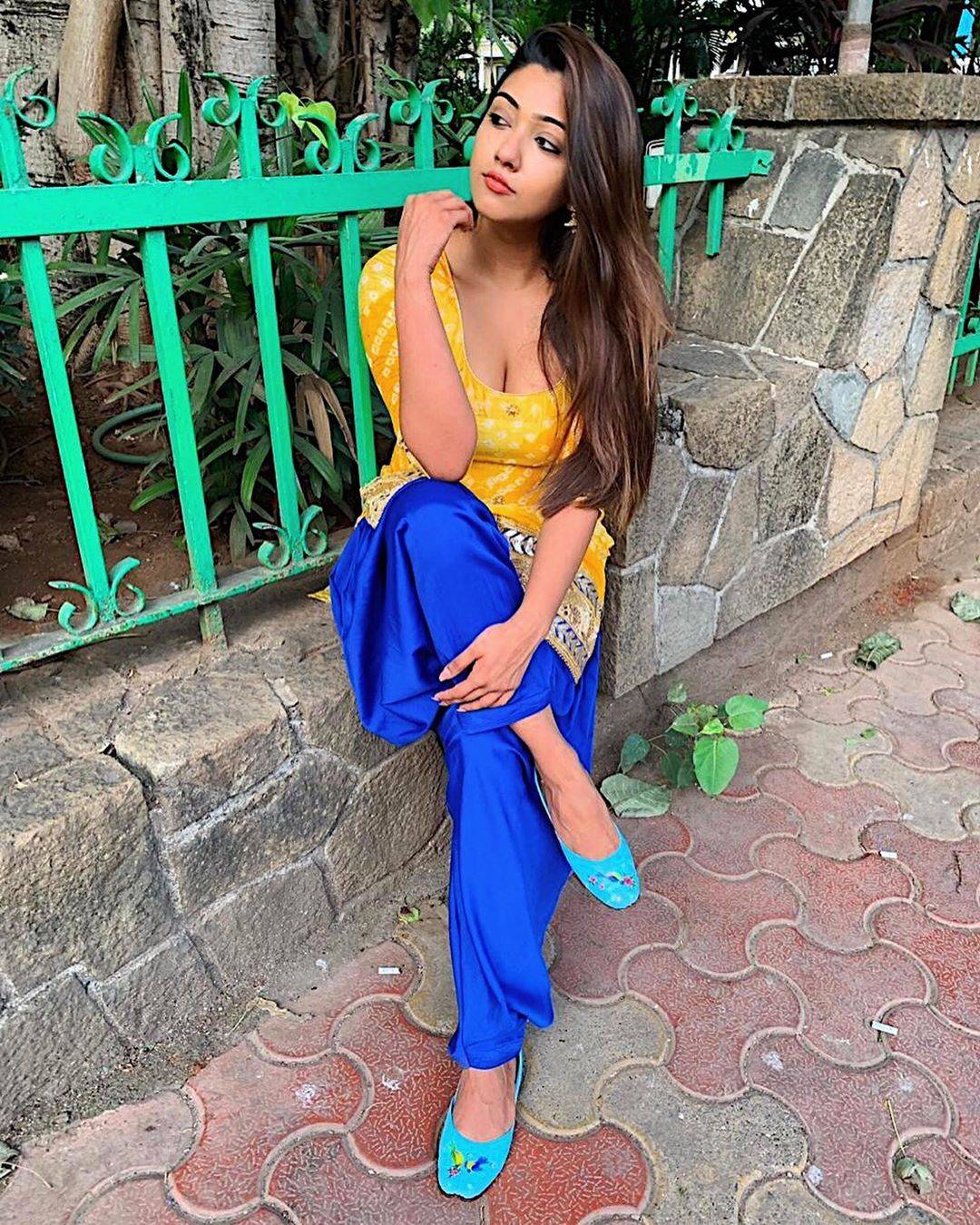 Desi look | Scrolller