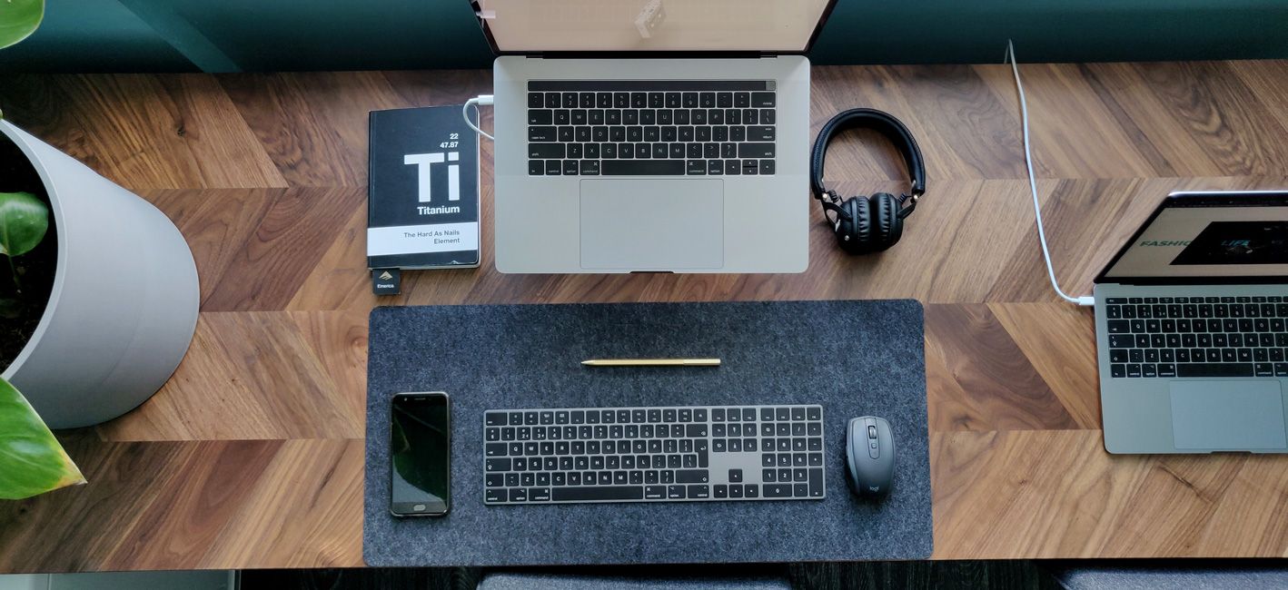 Desk Setup Scrolller