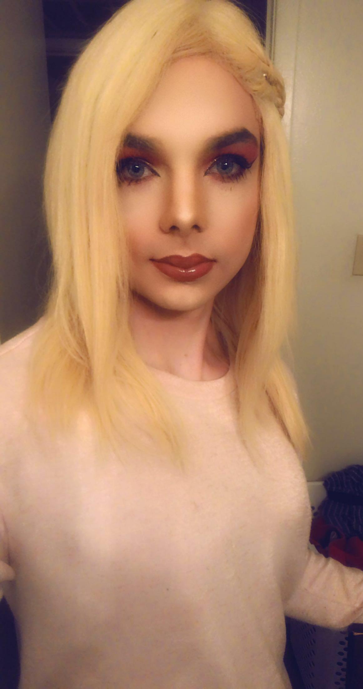 Did my makeup and felt cute 😊 | Scrolller