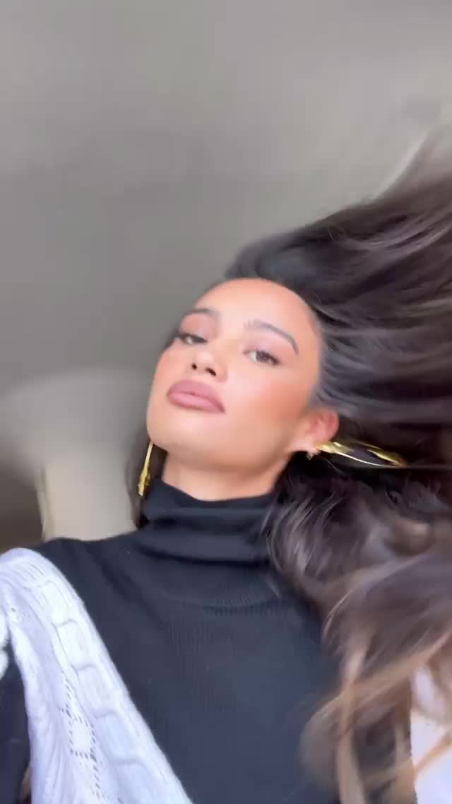 Different looks | Scrolller