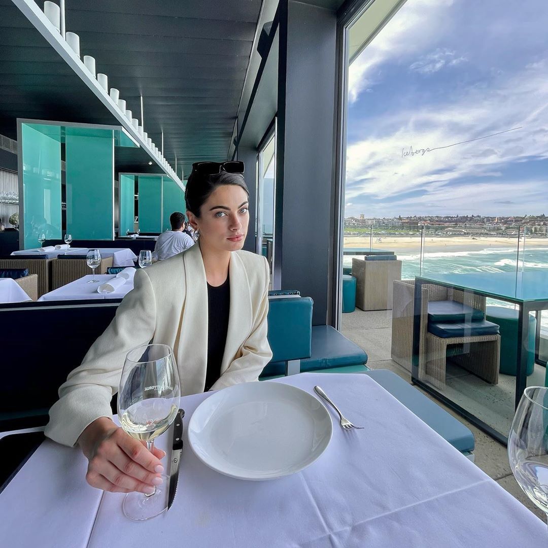 Dinner date | Scrolller