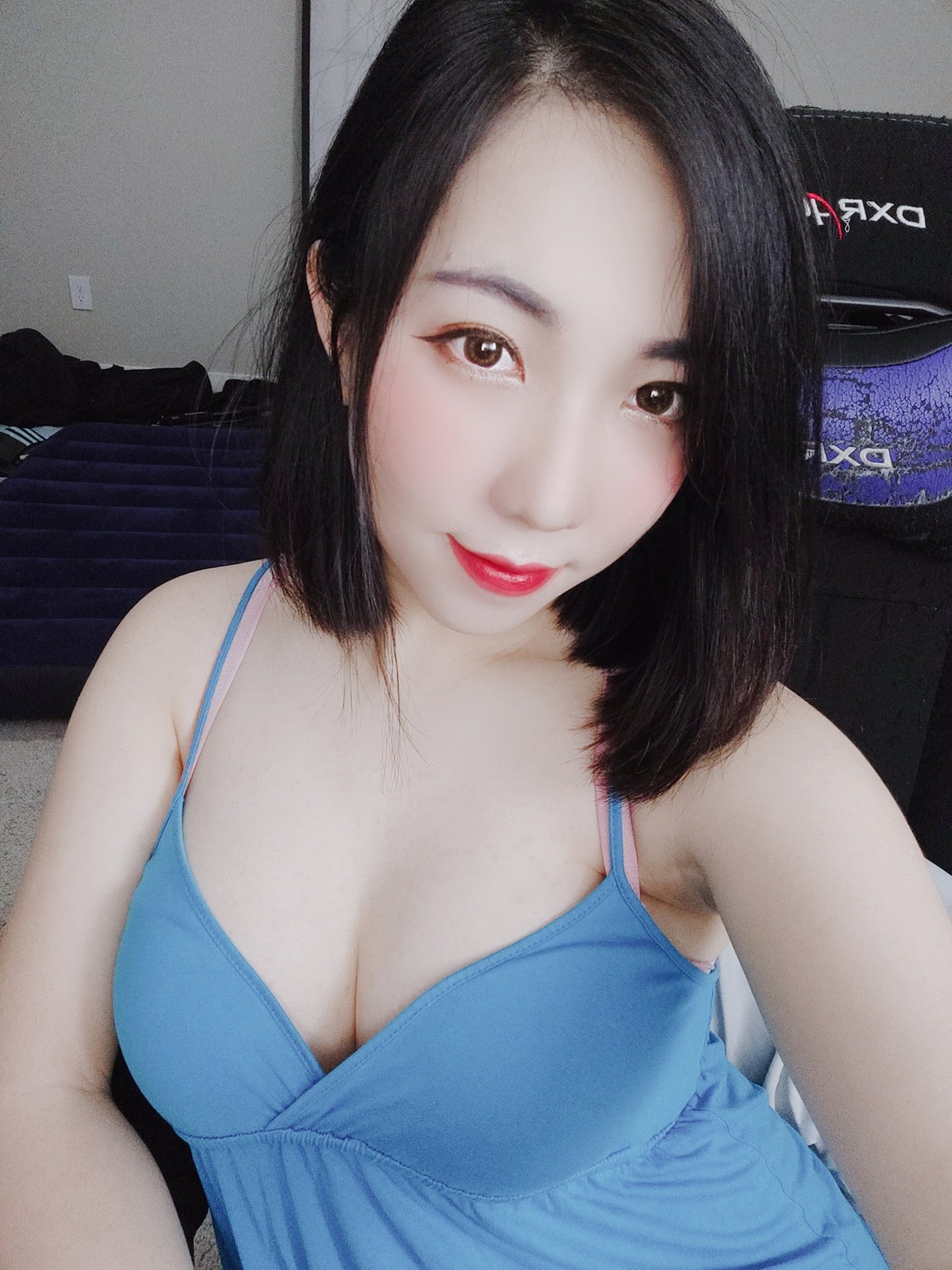 Discord movie night tonight! Feel free to join my discord server :) Discord.gg/Yoonie | Scrolller