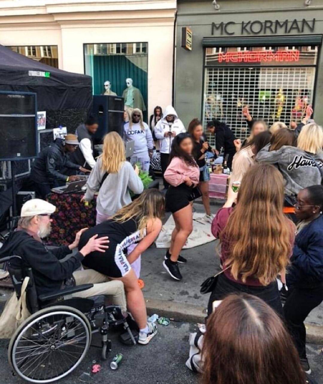 Distortion - en fest for alle uanset alder | Scrolller