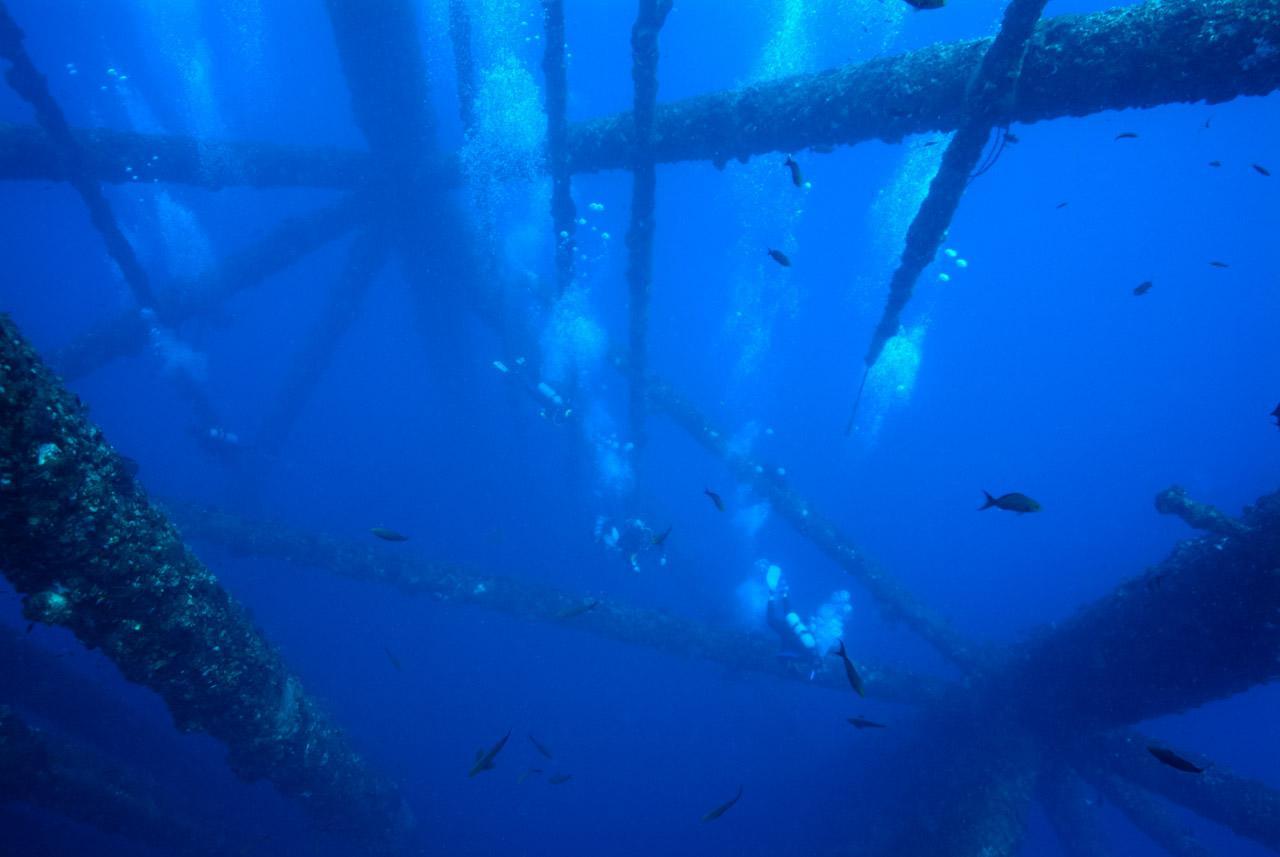 Diving Underneath an Oil Rig is PURE TERROR | Scrolller