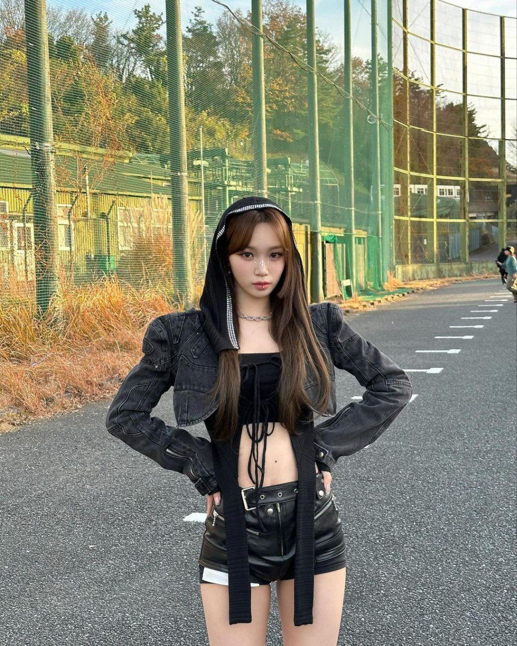 Dm for chaewon (or yunjin) dirty talk | Scrolller