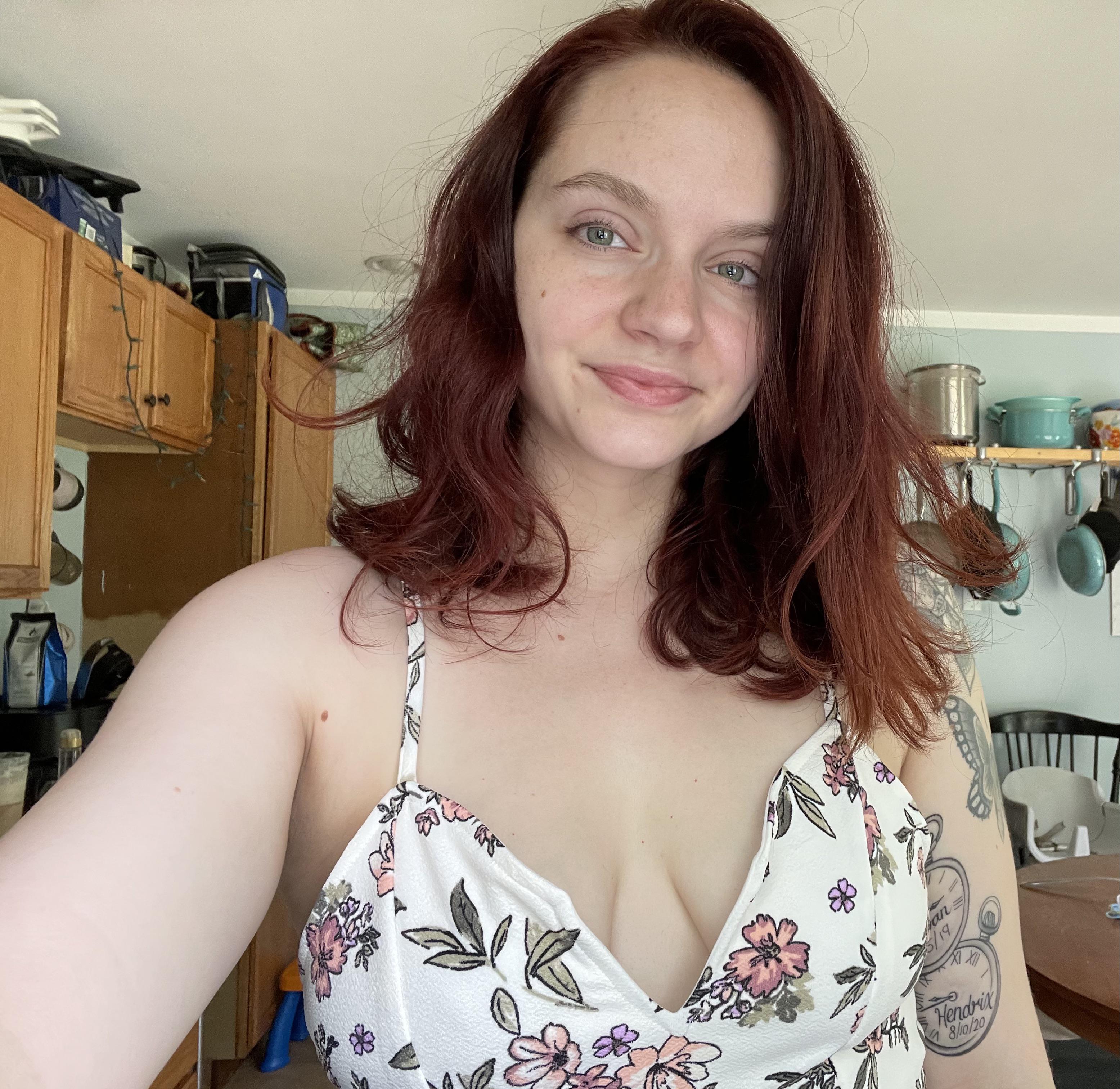 Am I hot for being a mom of 2? [F25] | Scrolller