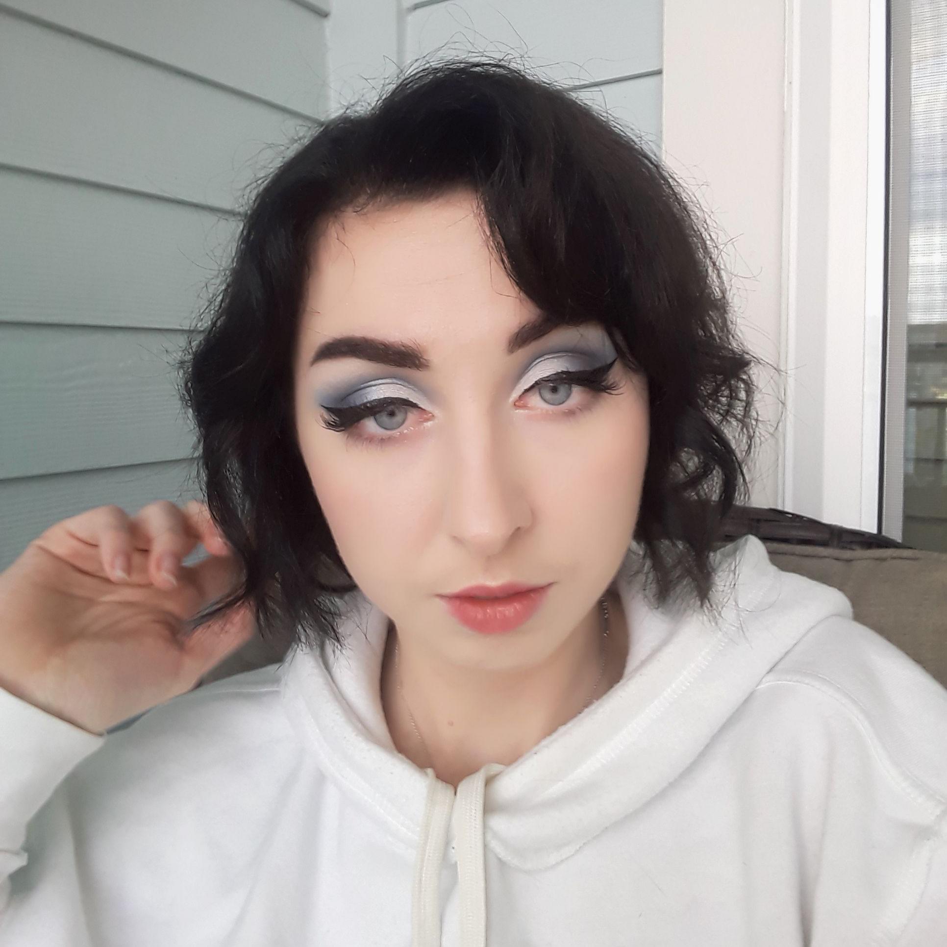 Do you guys like my makeup? | Scrolller