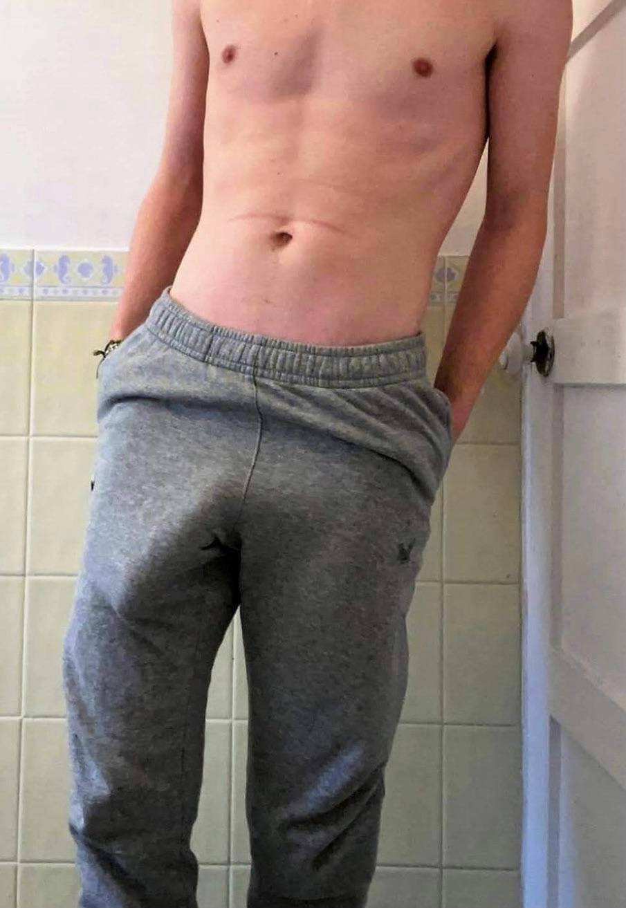 Maybe I should stop wearing grey sweatpants? 🙈 | Scrolller