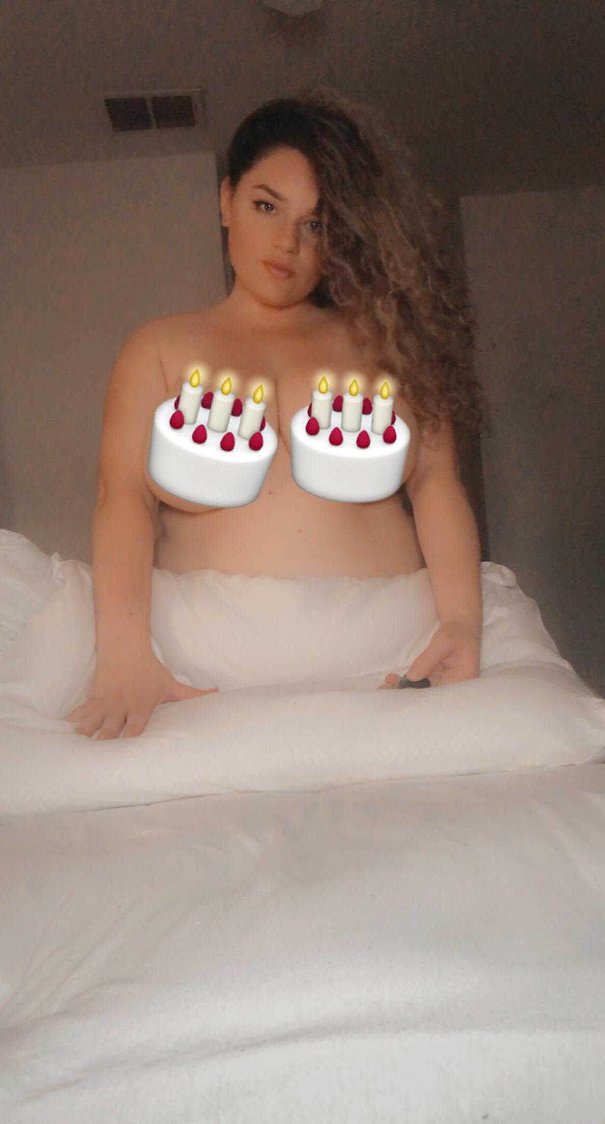 Do you like my big birthday cakes? | Scrolller